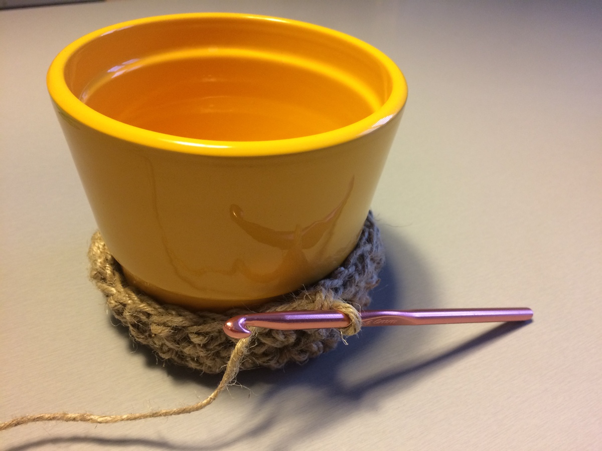 Cache-pot au crochet. - Fleurs, etc.